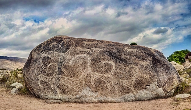 Petroglifos de Cholpon-Ata: Un museo al aire libre de arte antiguo