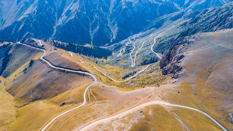 Moldo-Ashuu Pass: a Gateway to Son-Kol Lake